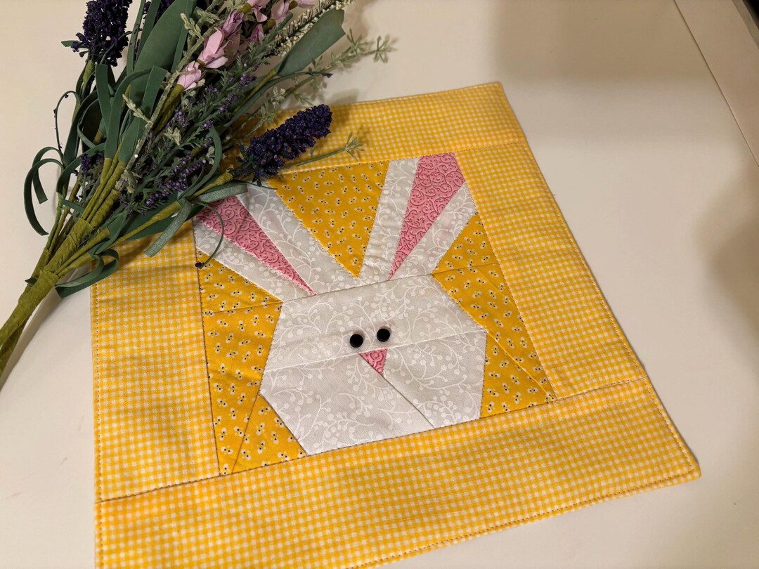 Easter Quilted Table Topper, Easter Home Deco. Wall Hanger for Spring. - Etsy