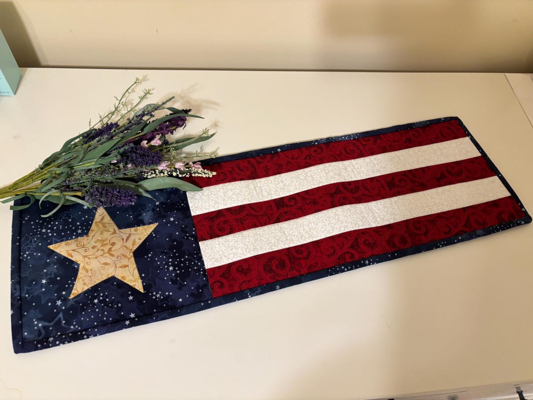 4th of July Quilted Table Topper . Patriotic Quilted Table Deco.candle ...