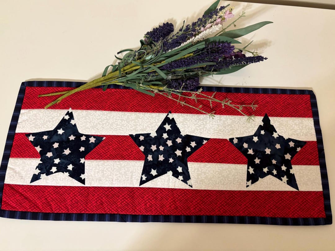4th of July Quilted Table Topper . Patriotic Quilted Table Deco.candle ...