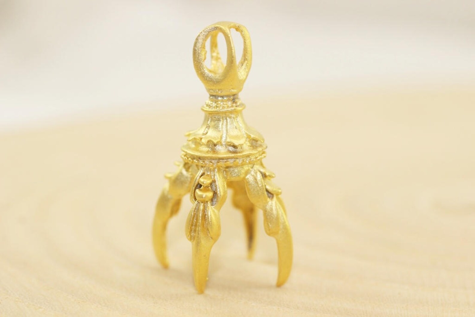 1 Pc Matt Gold Claw Pendant 15x35 Mm Claw Charm Charms - Etsy Denmark