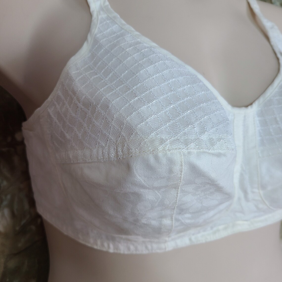Vintage 1960s White Cotton Bullet Bra With Plastic Back Clasps Etsy