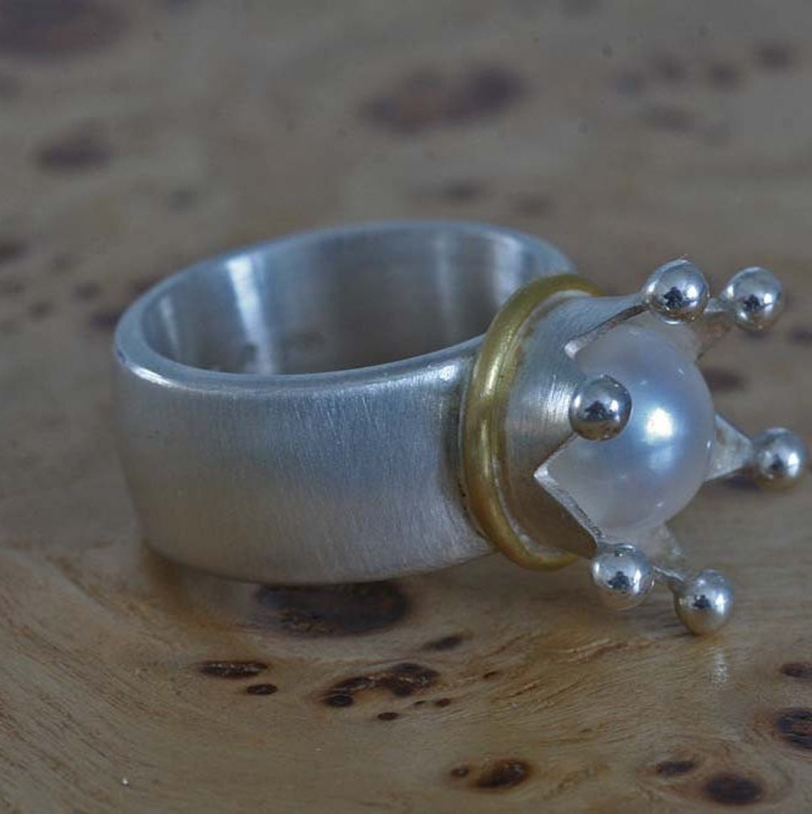 Traum Kronen Silberring mit eingefasster edler Perle von Frank Schwope ...