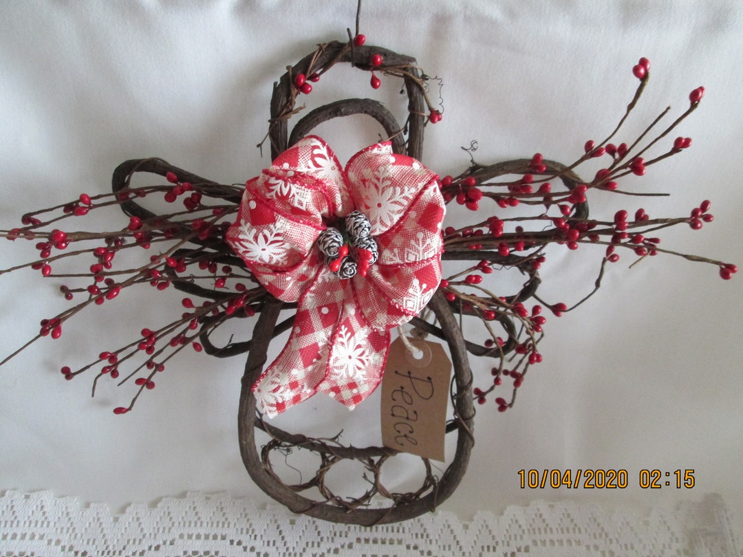 CHRISTMAS GRAPEVINE ANGEL With Red Berries and Red/white Snowflakes Bow ...