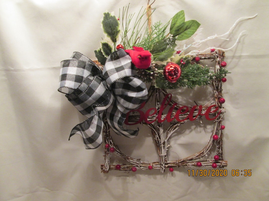 CARDINAL WINDOW FRAME Snowy Grapevine Frame With Hanger - Etsy