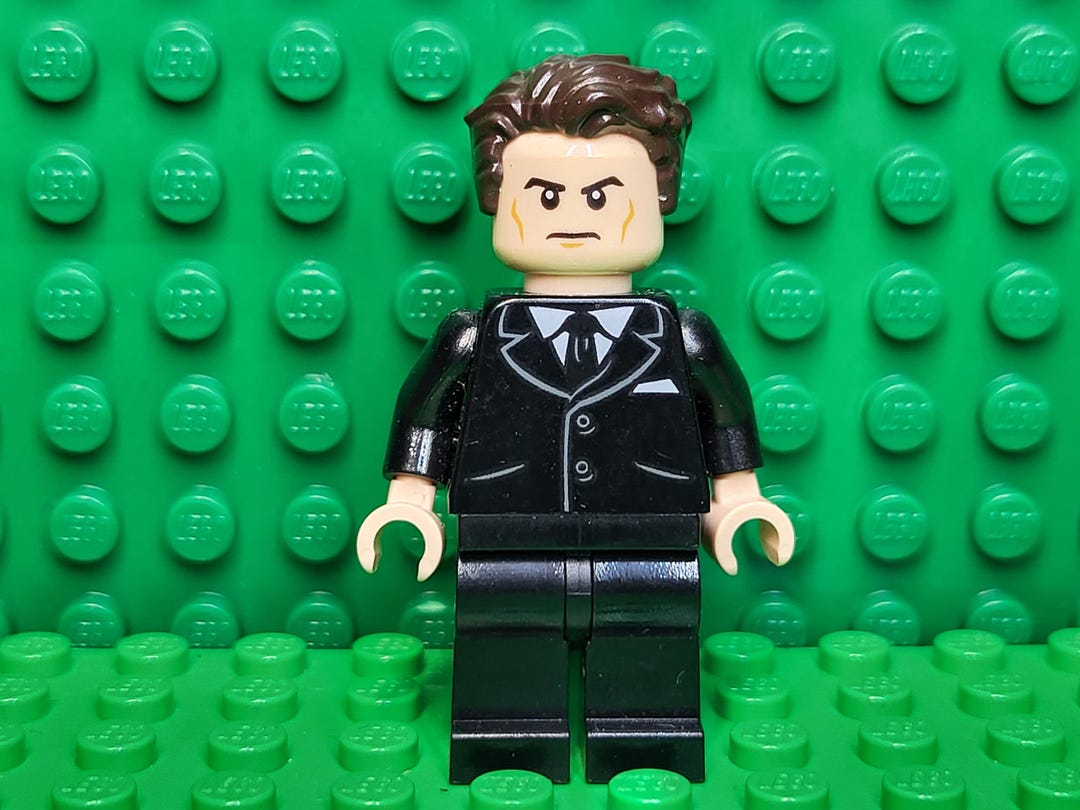 LEGO® Jurassic World Fallen Kingdom Eli Mills, LEGO® Minifigure, LEGO ...