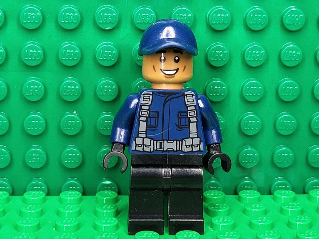 LEGO® Jurassic World Chaos Theory Female ACU Guard Driver, LEGO ...