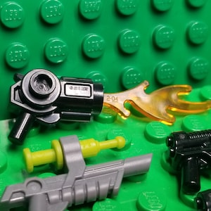 LEGO® Minifigure Accessory Assorted Weaponry Pack Genuine LEGO ...