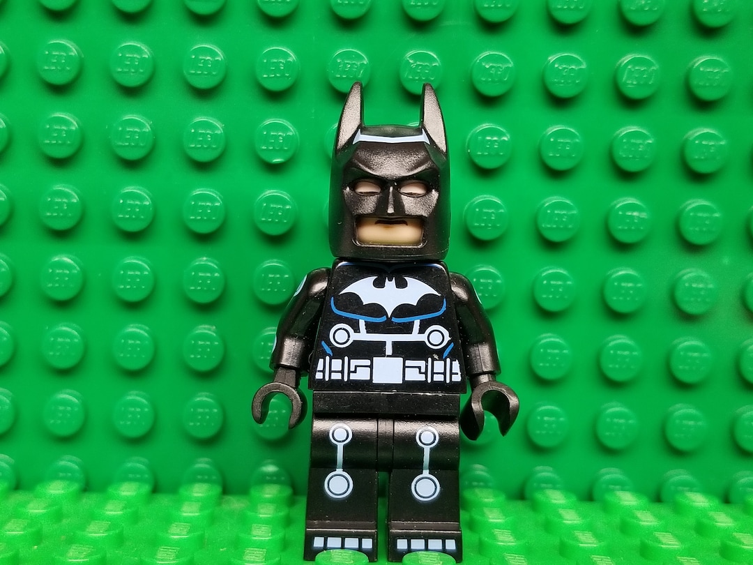 LEGO® Super Heroes Batman II Batman in Electro Suit, LEGO® Minifigure ...