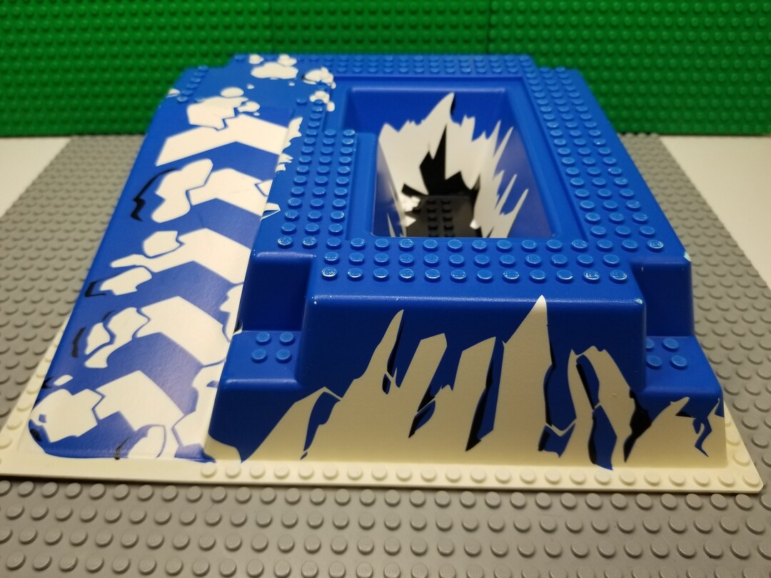 LEGO® Baseplate Raised 32 X 32 With Ramp and Pit Ice Pattern Rare ...