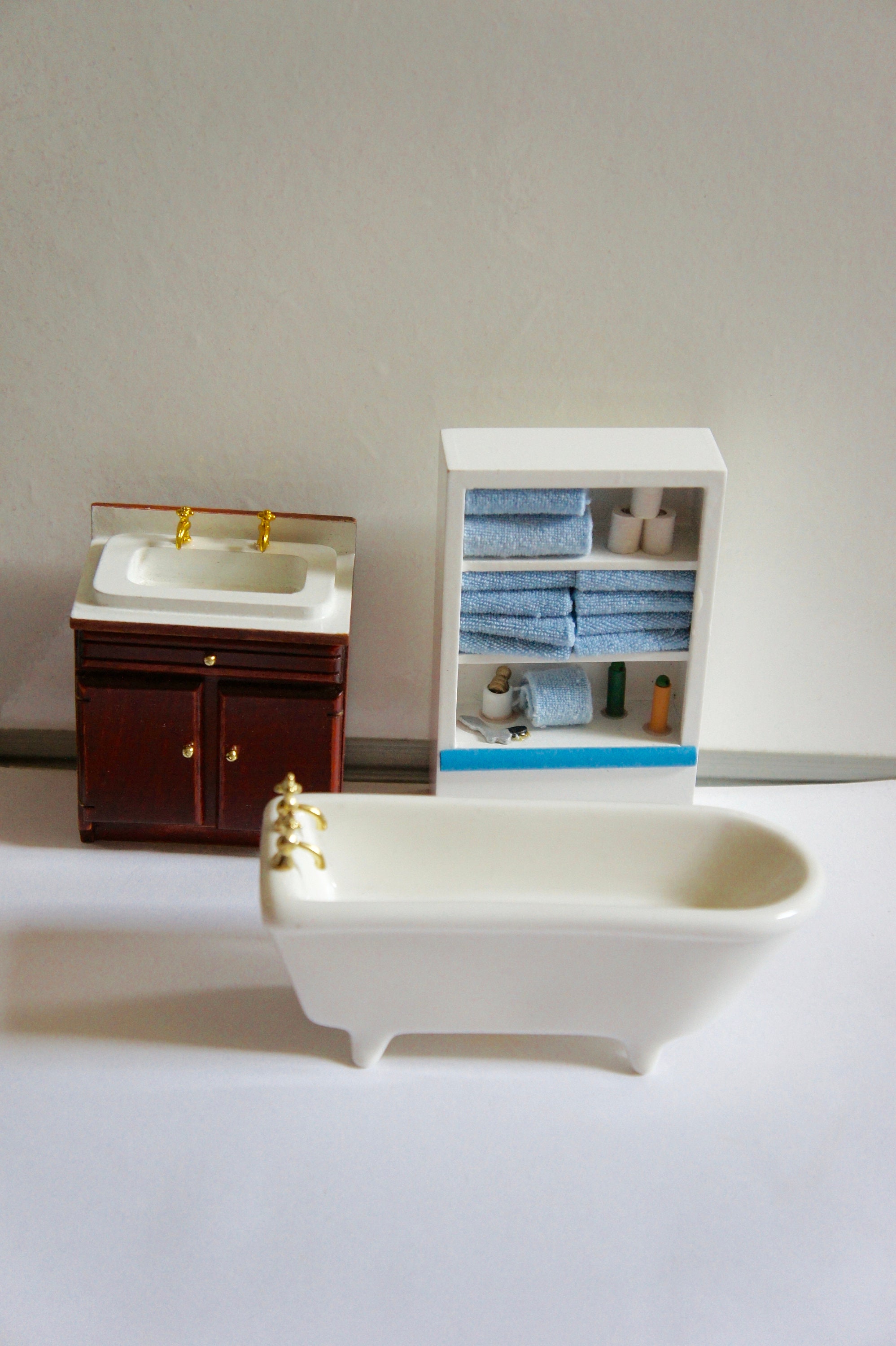 Vintage 1:12th Scale Modern Dollhouse Miniature Bathroom - Etsy UK