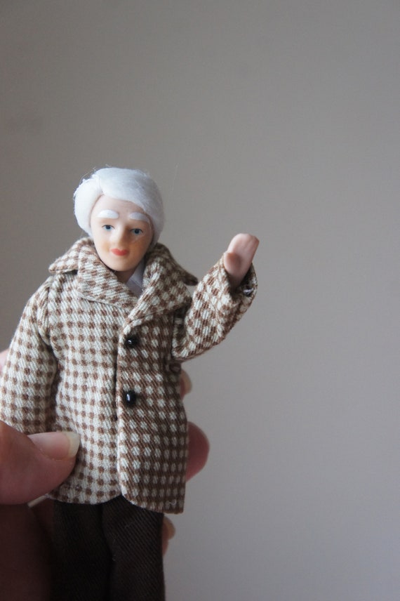 Art & Collectibles Miniatures Victorian Dolls House On Stand Figurine ...