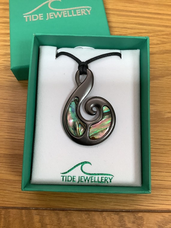 Maori Koru Fern Design Inlaid Paua Shell Pendant on A Black | Etsy