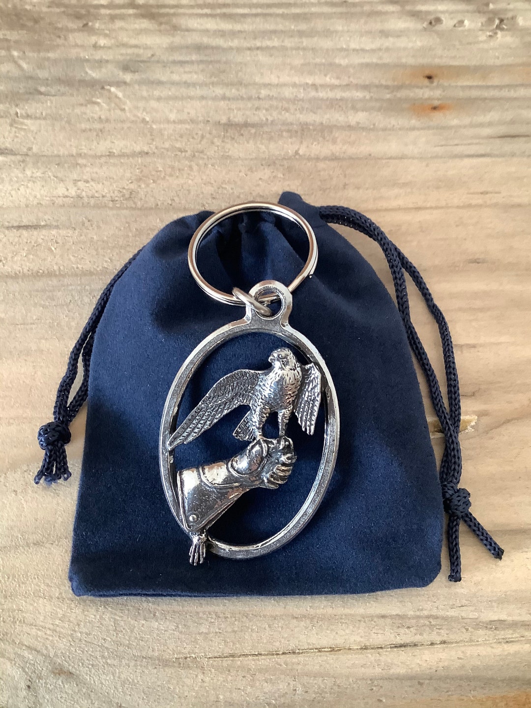Falcon on the Glove Silver Pewter Quality Keyring With A Velveteen Gift ...