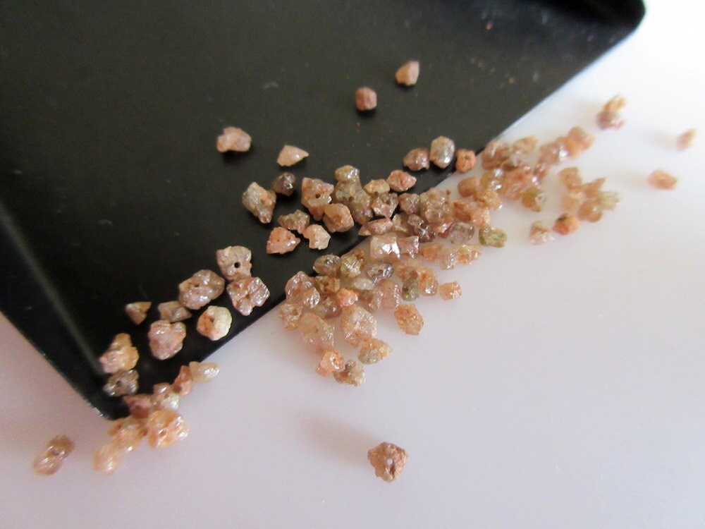 60 Pieces 3mm to 2mm 5 CTW Red Raw Champagne Diamond Chips Beads ...