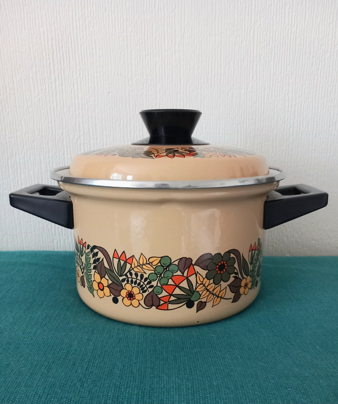 Vintage Enamel Casserole Pot. Retro Floral Cooking Pot. Flower Power ...