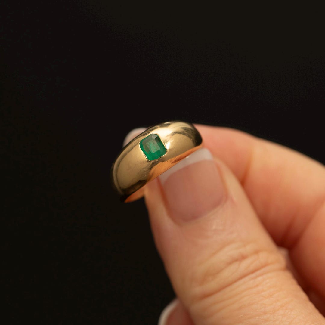 Vintage 18K Gold Emerald Signet Ring · Minimalist Emerald Band - Etsy