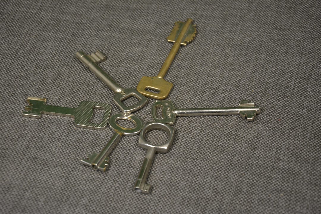 Vintage Keys - Set of 6 - Metal Old Keys - Vintage Rustic Keys - Rustic ...