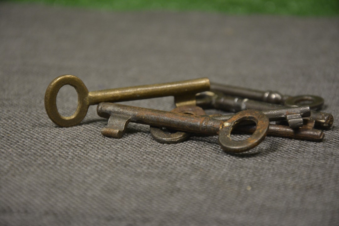 Vintage Keys - Set of 6 - Metal Old Keys - Vintage Rustic Keys - Rustic ...