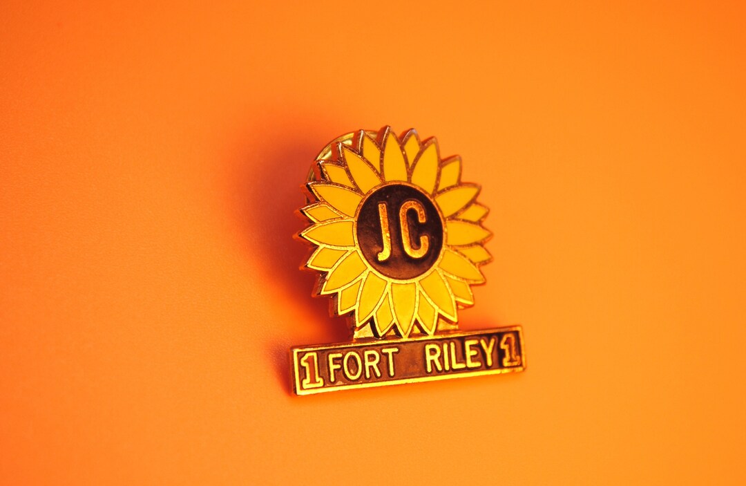 Ft Riley Kansas Vintage Enamel Lapel Pin - Etsy