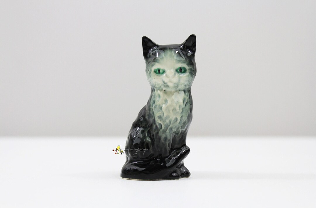 Vintage Goebel Cat Figurine - Porcelain, Black and Grey, Green Eyes, 3. ...
