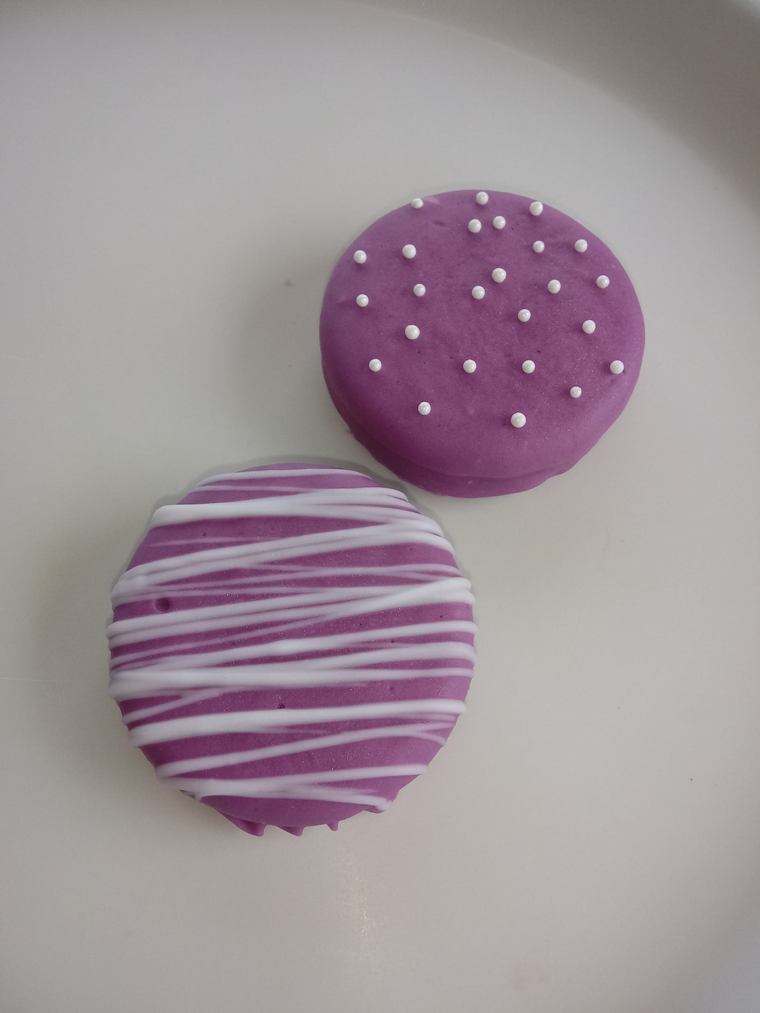 12 Purple Chocolate Covered Oreos With White Chocolate Drizzle and ...