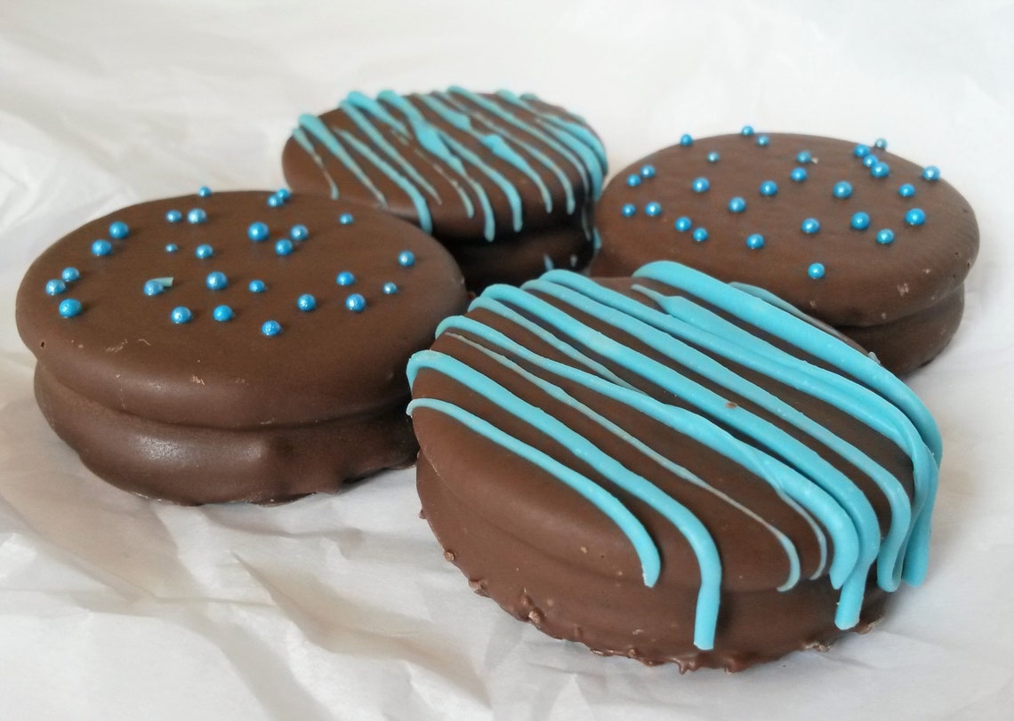 12 Milk Chocolate Covered Oreos With Blue Toppings - Blue and Brown ...