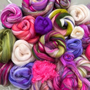 BLOOMS FIBER Bundle, Flowers Wet Felting Kit, Art Batt Mix, Purple ...