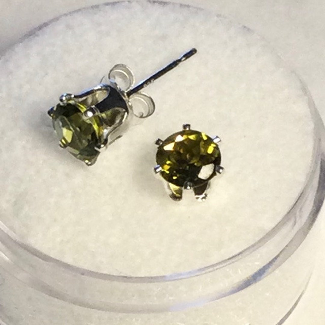 Tourmaline Gem Posts. Gorgeous Rich Olive Green Tourmaline - Etsy