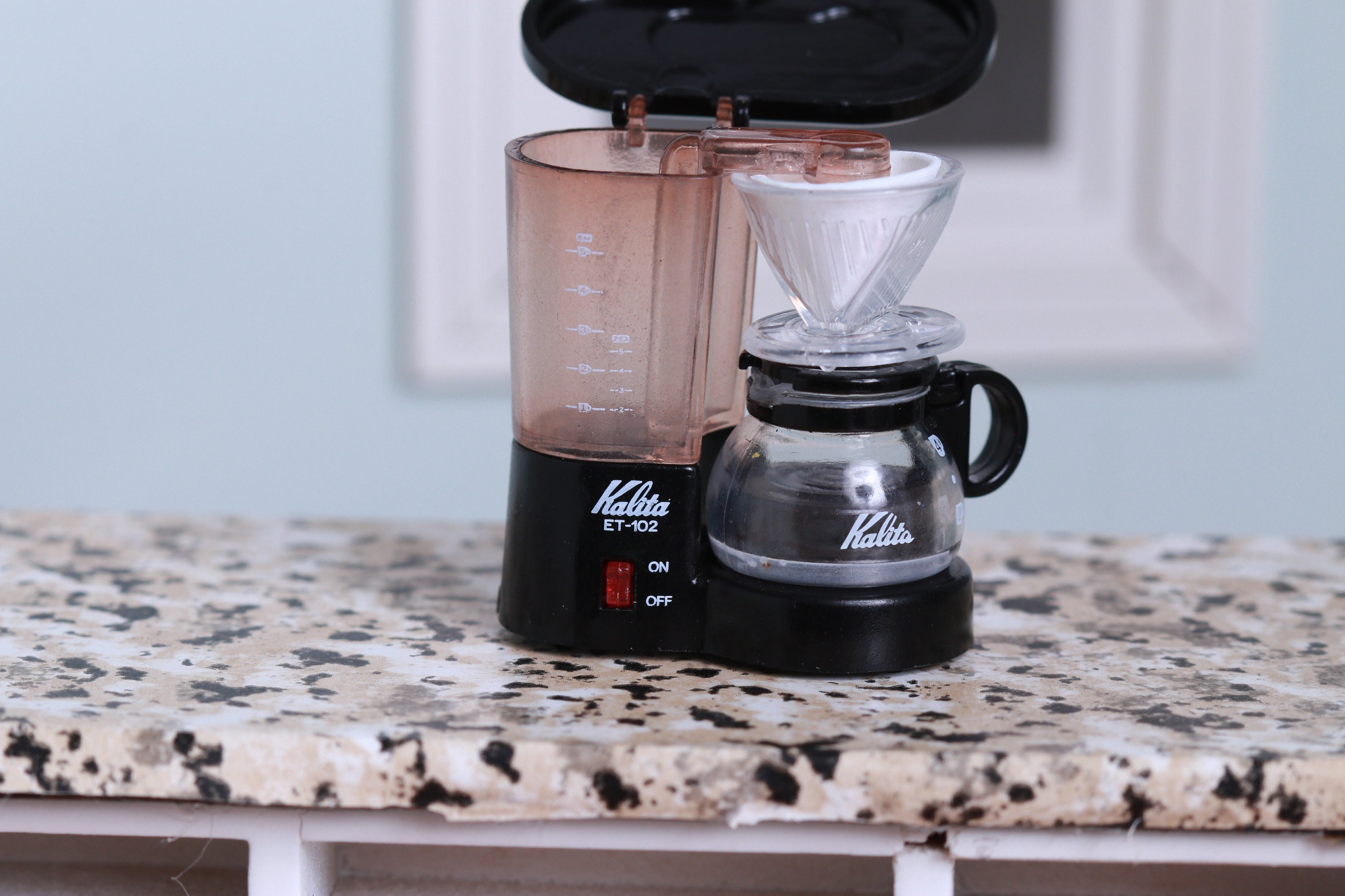 White Miniature Coffee Maker Dollhouse Miniatures 1:12 Scale 1/12 ...