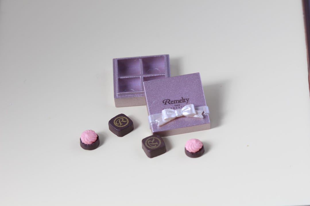 1:12 Scale Box of Chocolate Candy Bar Store Dollhouse Miniature Food ...