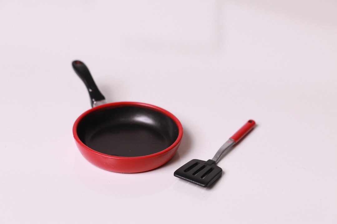 1/6 Scale Miniature Frying Pan Flipper Plate Dollhouse Miniatures 1:6 ...