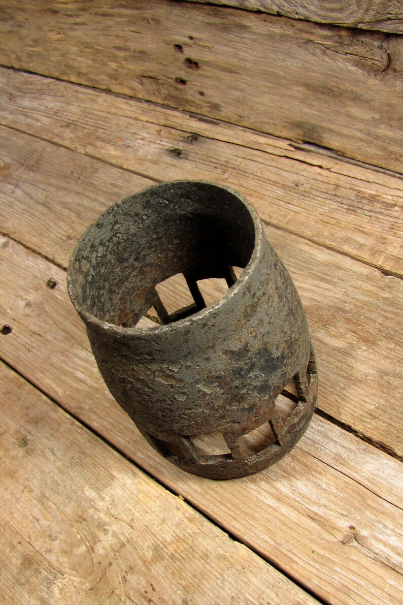 Vintage Antique Iron Wagon Wheel Hub Repurpose: Pen Plant - Etsy