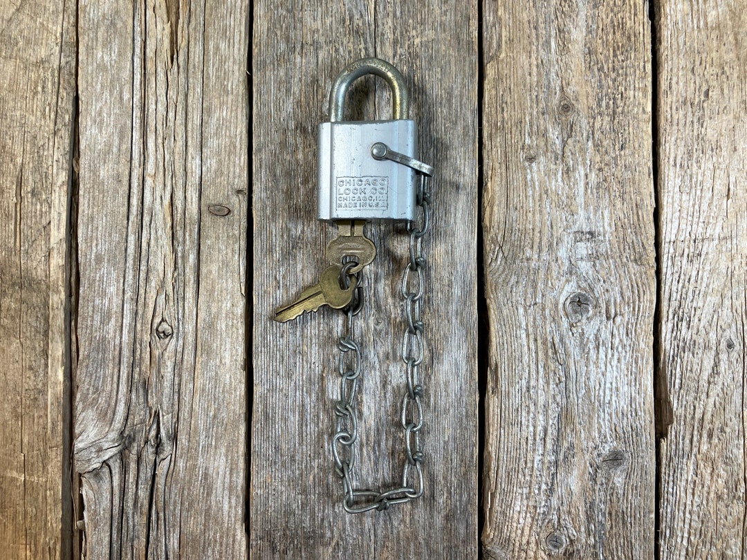Vintage Chicago Lock Co. Padlock With 2 Keys Chain Hardware Chicago ...