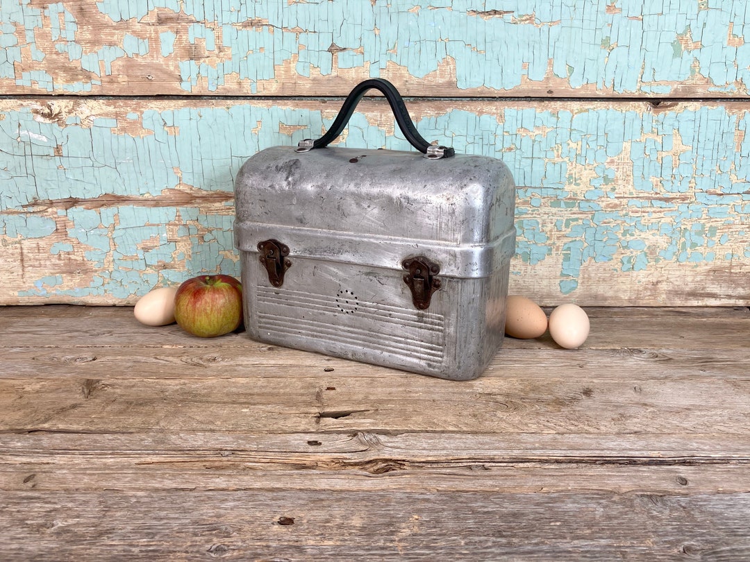 Vintage Lunch Box With Rubber Handle Aluminum Non-rust Sanit-kit Art ...