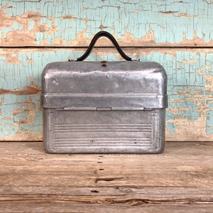 Vintage Lunch Box With Rubber Handle Aluminum Non-rust Sanit-kit Art ...