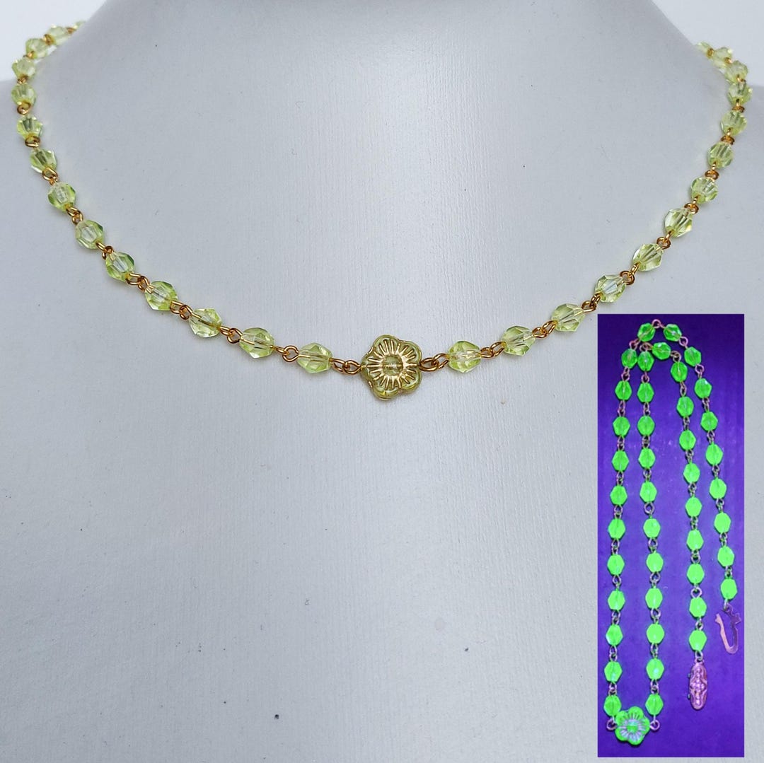 Czech Uranium Flower Glass Pendant and Uranium Glass Beads Necklace - Etsy