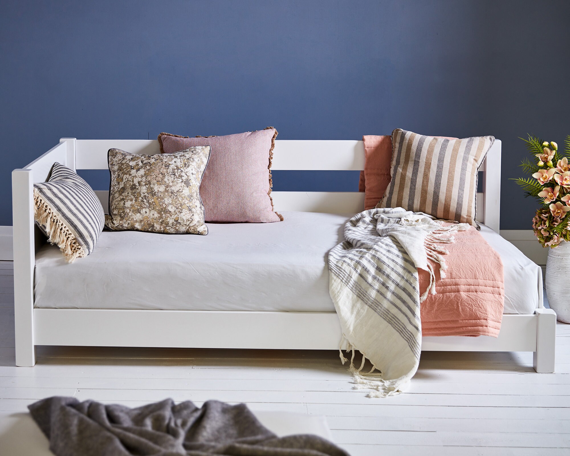 Modern Ohio Day Bed - Etsy UK