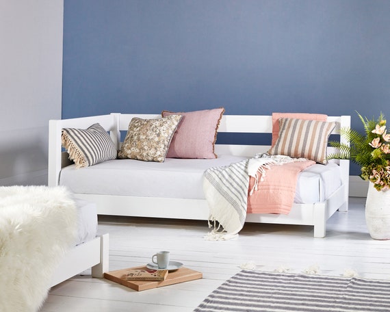 Modern Ohio Day Bed | Etsy UK