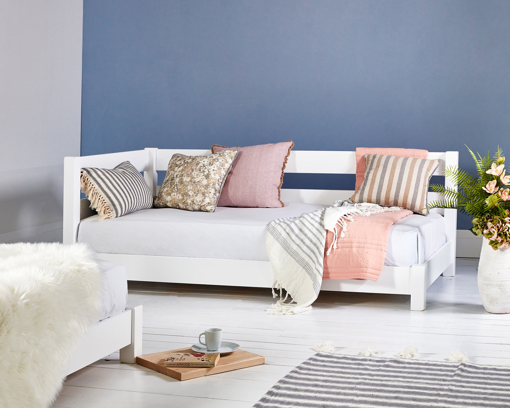 Modern Ohio Day Bed - Etsy UK