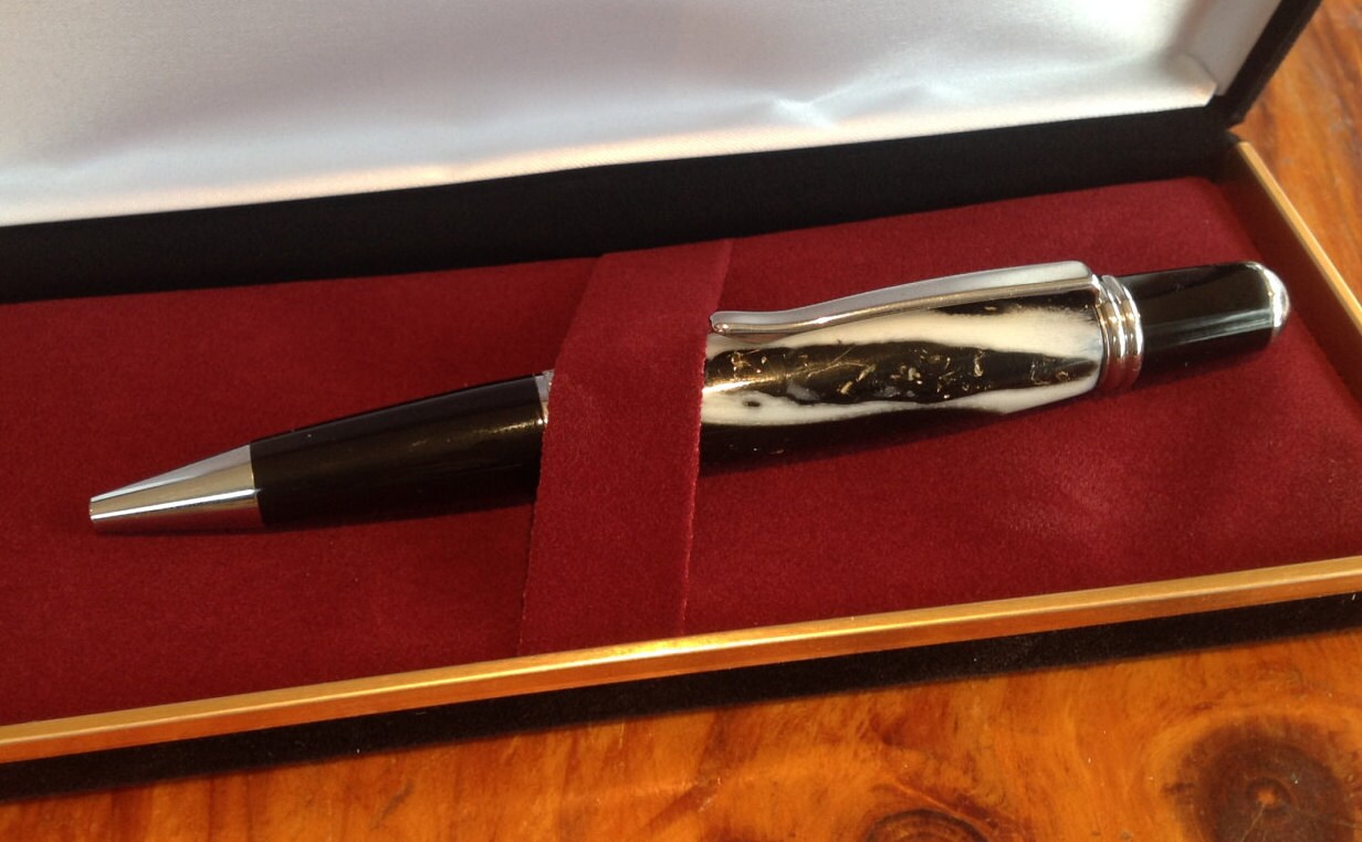 Sierra Style Twist Custom Pen w/Alligator Jaw in Black Nugget Alumilite ...