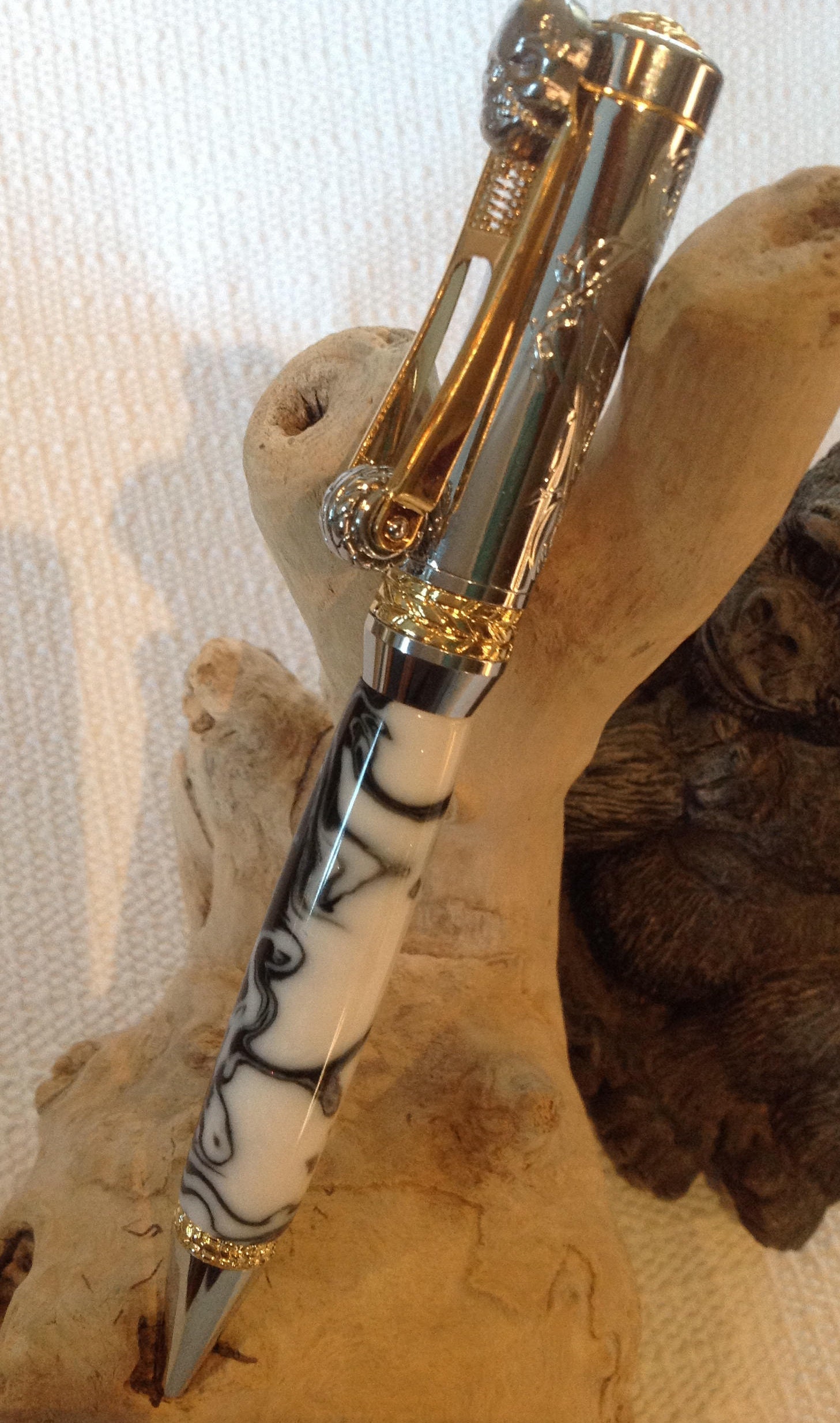 New Custom Biker Twist Pen w/ Skull Clip Emblem W/Black and White ...