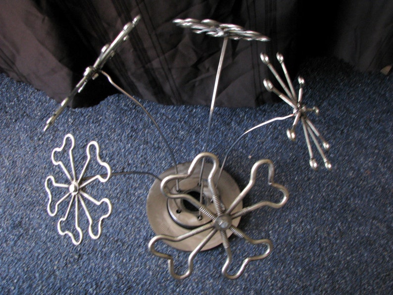 Custom Welded 5 Metal Flowers Center piece | Etsy
