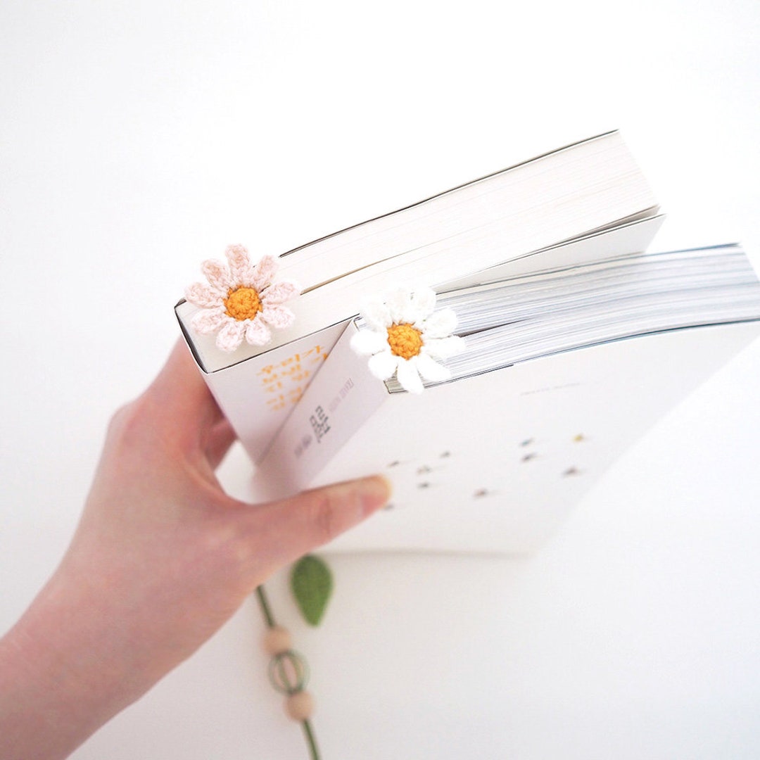 Crocheted Daisy Flower Bookmark - Etsy