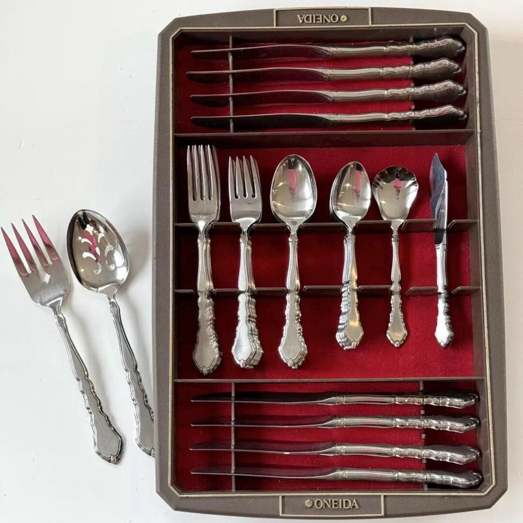 Oneida Community Satinique Stainless Flatware With Tray 44 Pieces ...