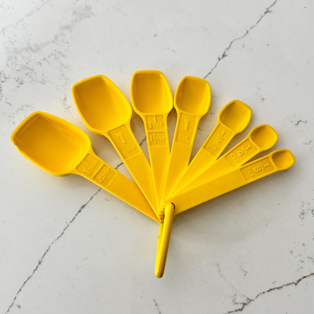 Vintage Tupperware Measuring Spoons Complete Set - Yellow Tupperware ...