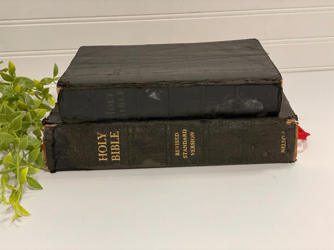 Vintage Bible Stack Set of 2 Old Bibles Bible Decor Leather Bibles - Etsy