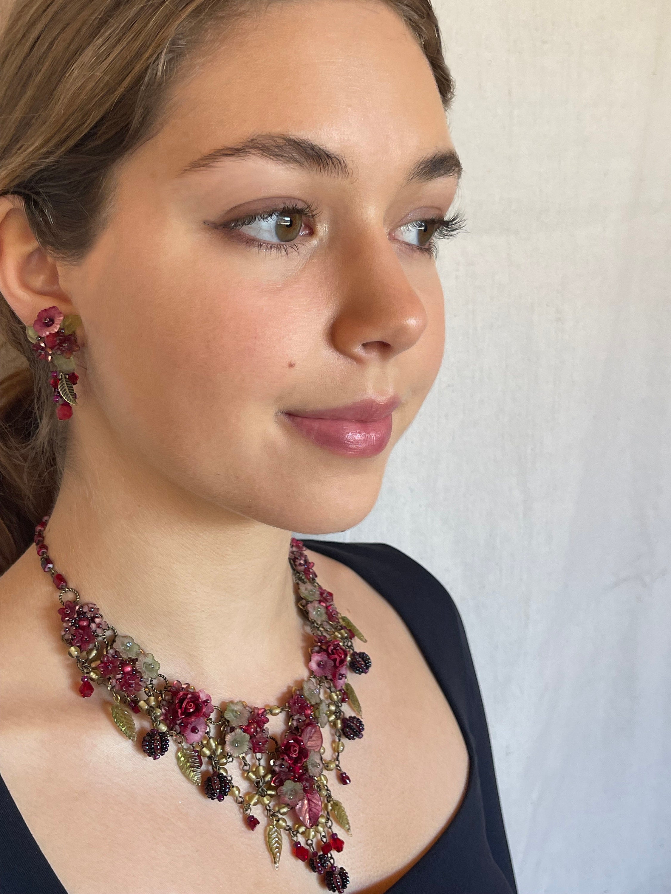 COLLEEN TOLAND Tea Rose Red Green Statement Vee Necklace Beaded ...