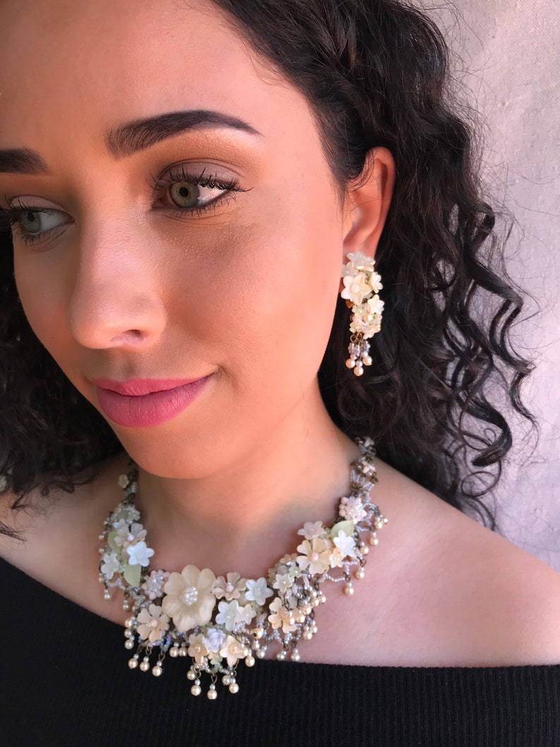 WHITE FLOWERS Earrings by Vintage Jewellery Designer Colleen | Etsy