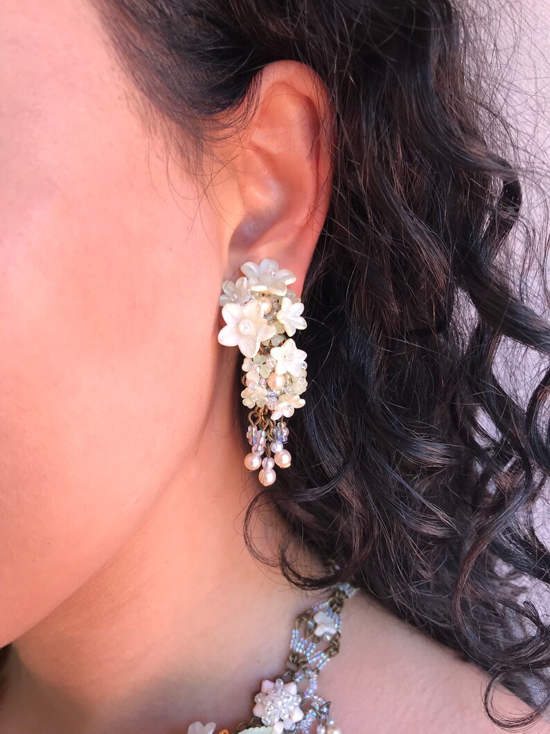 WHITE FLOWERS Earrings by Vintage Jewellery Designer Colleen | Etsy