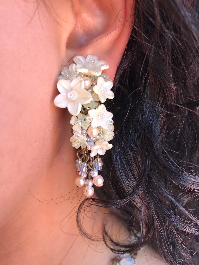 WHITE FLOWERS Earrings by Vintage Jewellery Designer Colleen | Etsy